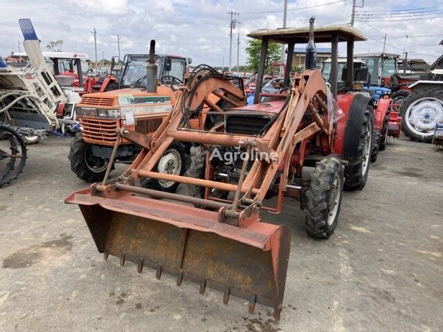 Massey Ferguson TRACTOR(Massey Ferguson) traktor točkaš