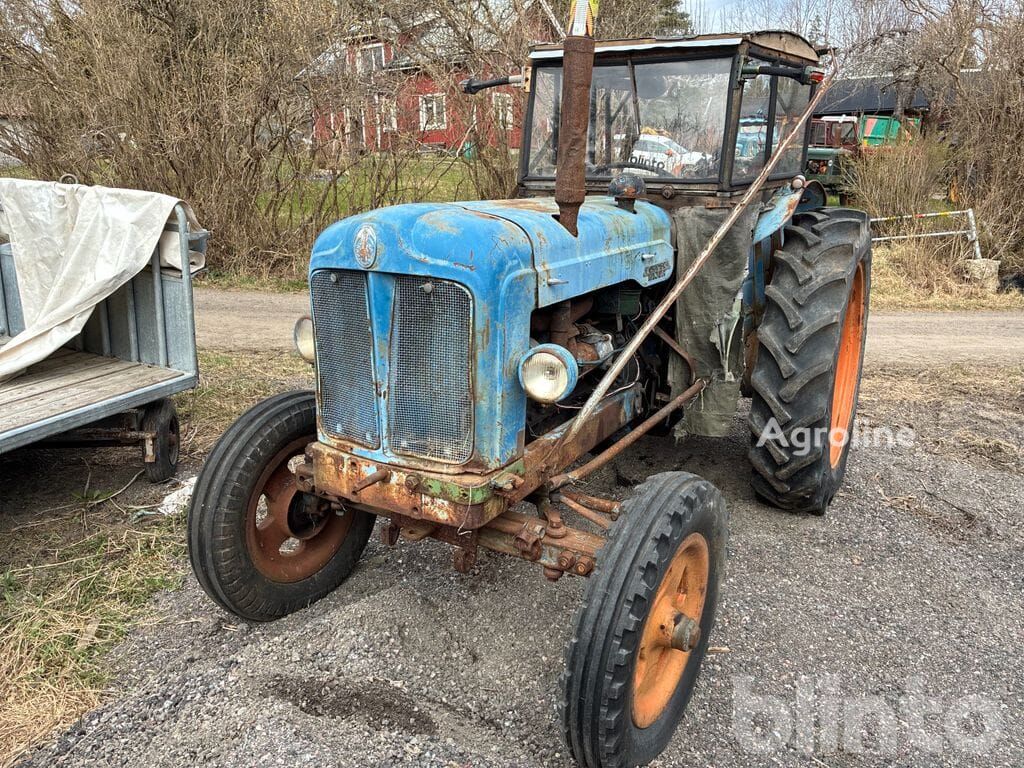 Prodaje se Fordson Major traktor točkaš na aukciji