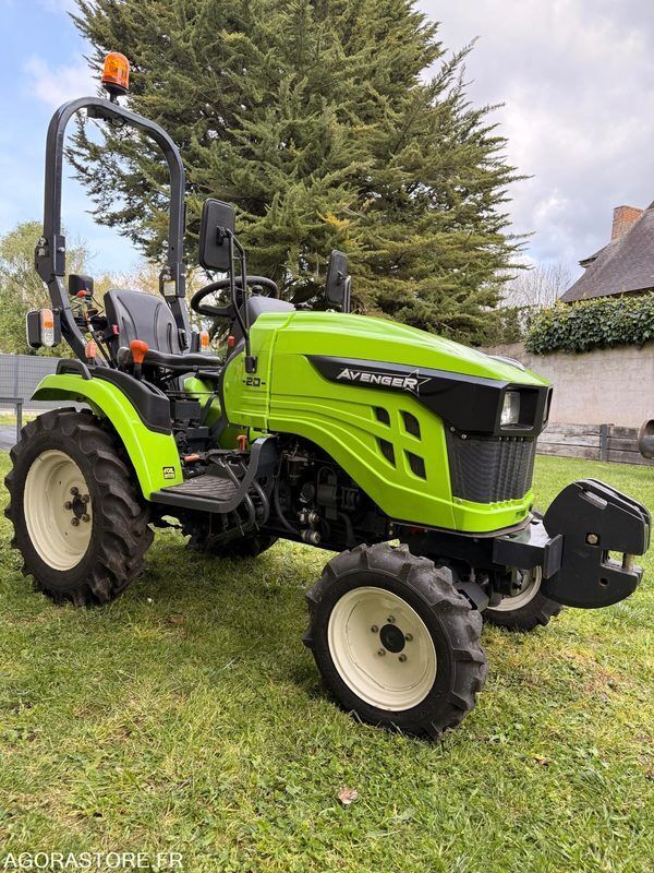 Prodaje se Avenger PREET mini traktor na aukciji