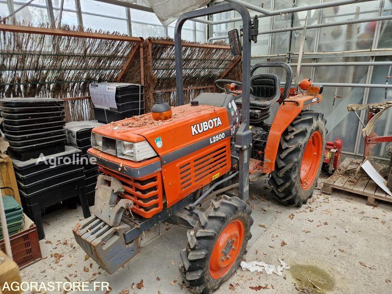 Prodaje se Kubota L2500 mini traktor na aukciji