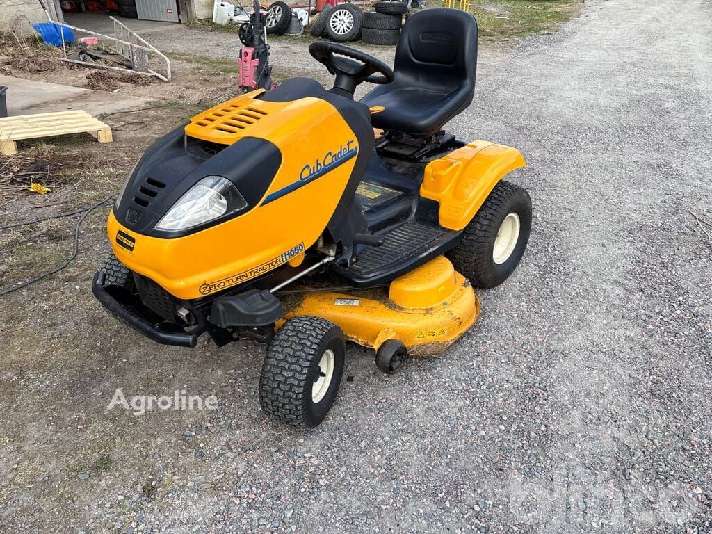 Prodaje se Cub Cadet i 1050 traktor kosilica na aukciji