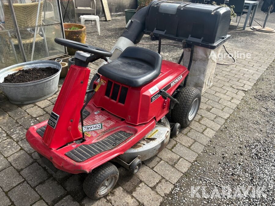 Prodaje se Honda Hydrostatic 3011 traktor kosilica na aukciji