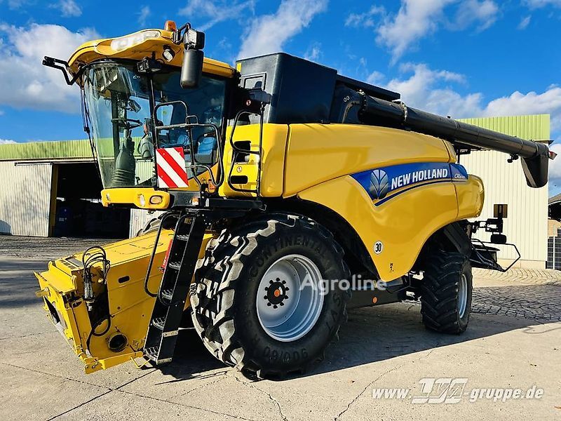 New Holland CR8080 kombajn za žito