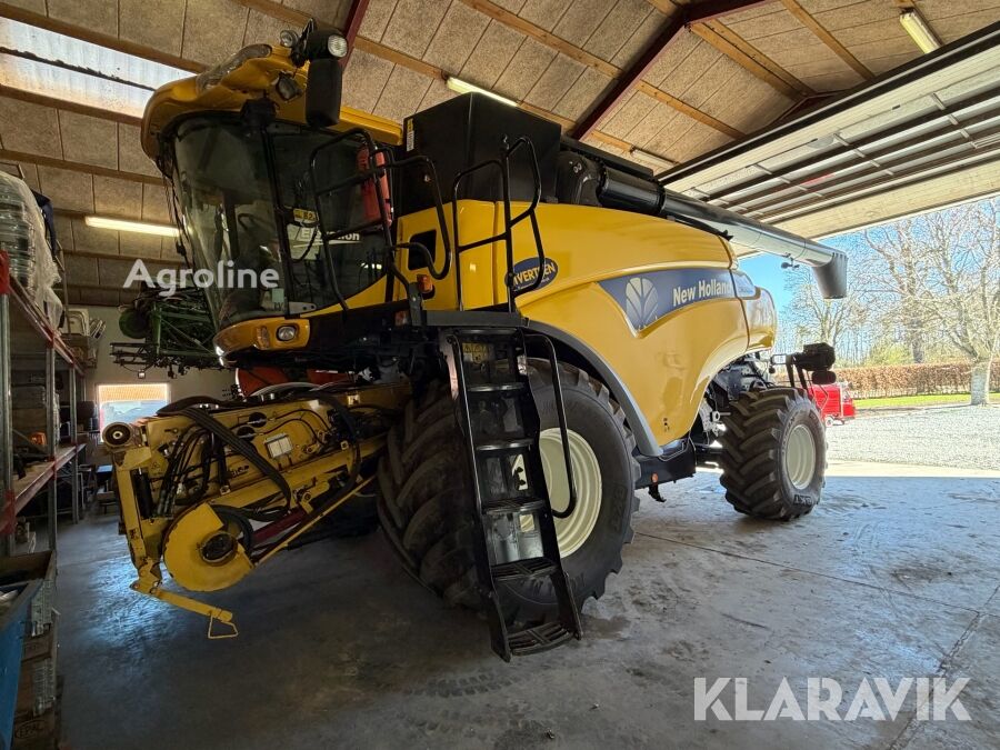 Prodaje se New Holland CR9090 kombajn za žito na aukciji