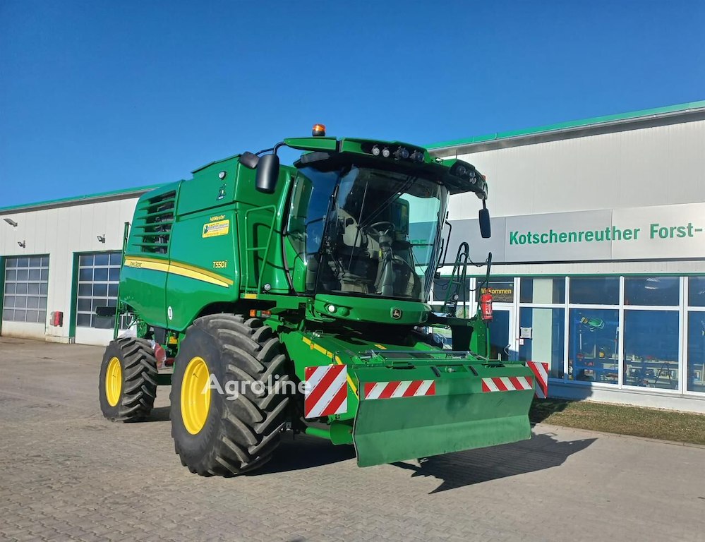 Novi John Deere T550i HM kombajn za žito