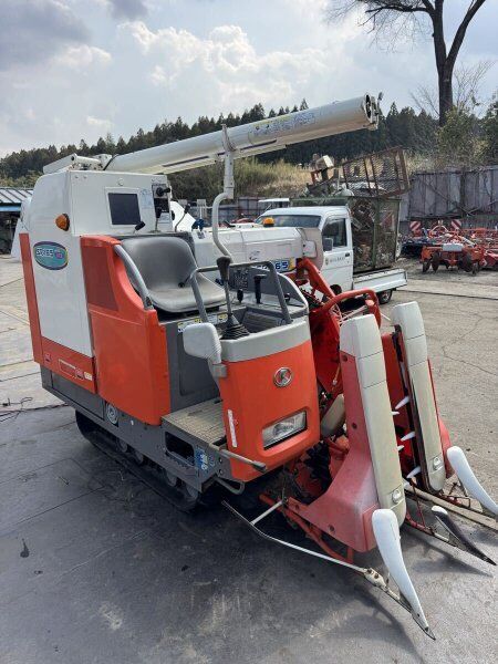 Kubota COMBINE(Kubota) kombajn za žito