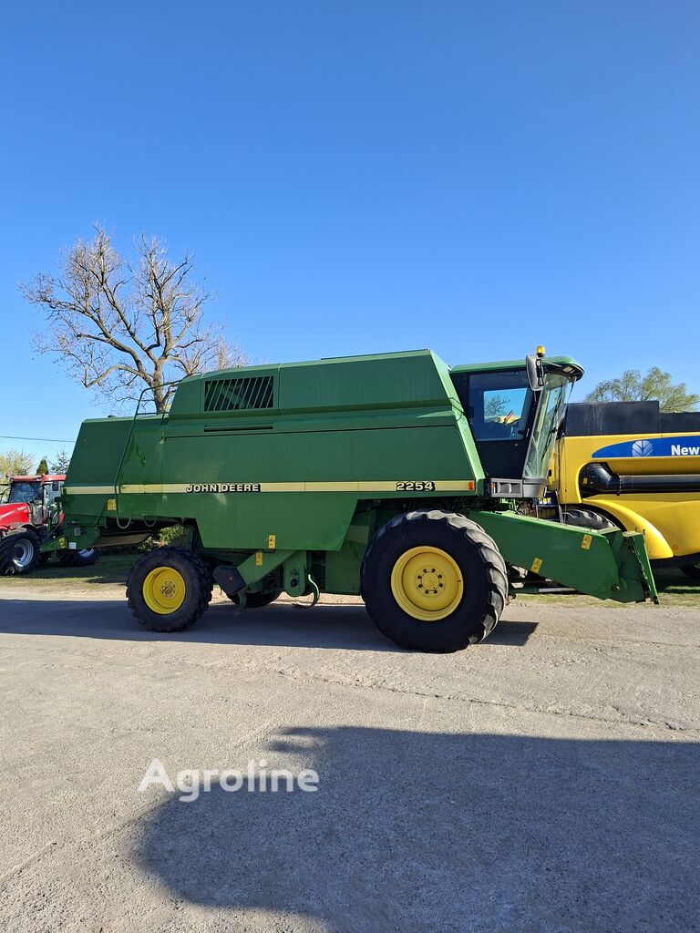 John Deere 2254 kombajn za žito