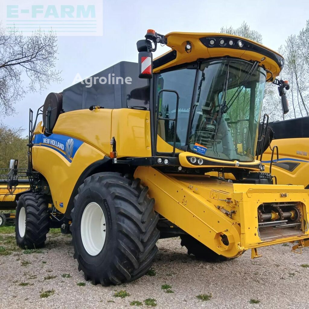 New Holland cx 7.90 kombajn za žito