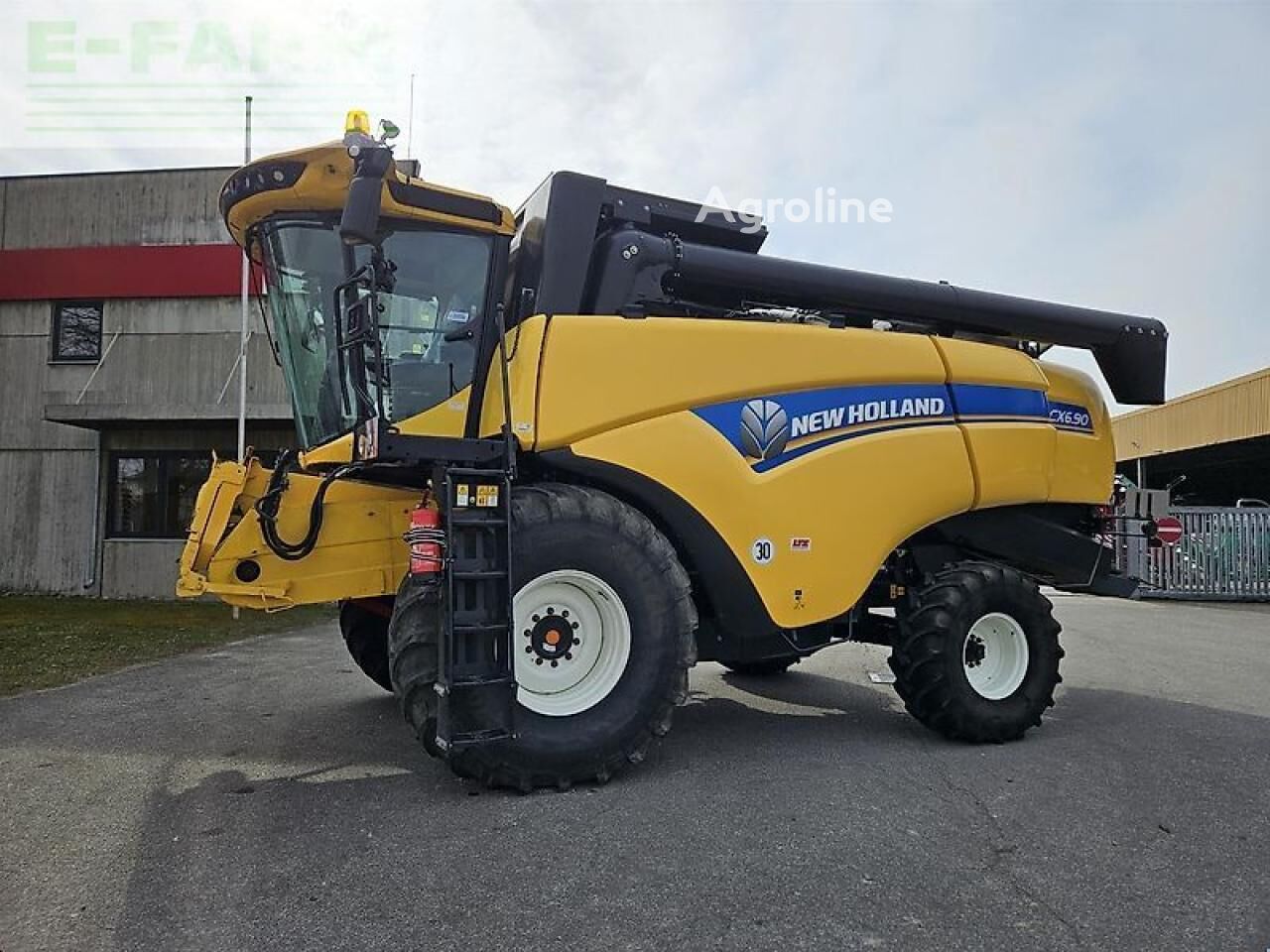 New Holland cx 6.90 kombajn za žito