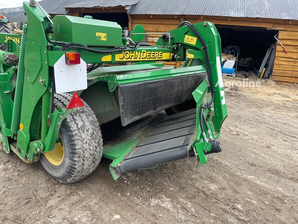 Prodaje se John Deere 530 slåmaskin med samlebånd rotacionu kosilicu na aukciji
