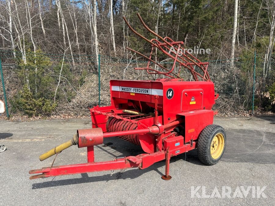 Prodaje se Massey Ferguson 14 balirku za okrugle bale na aukciji