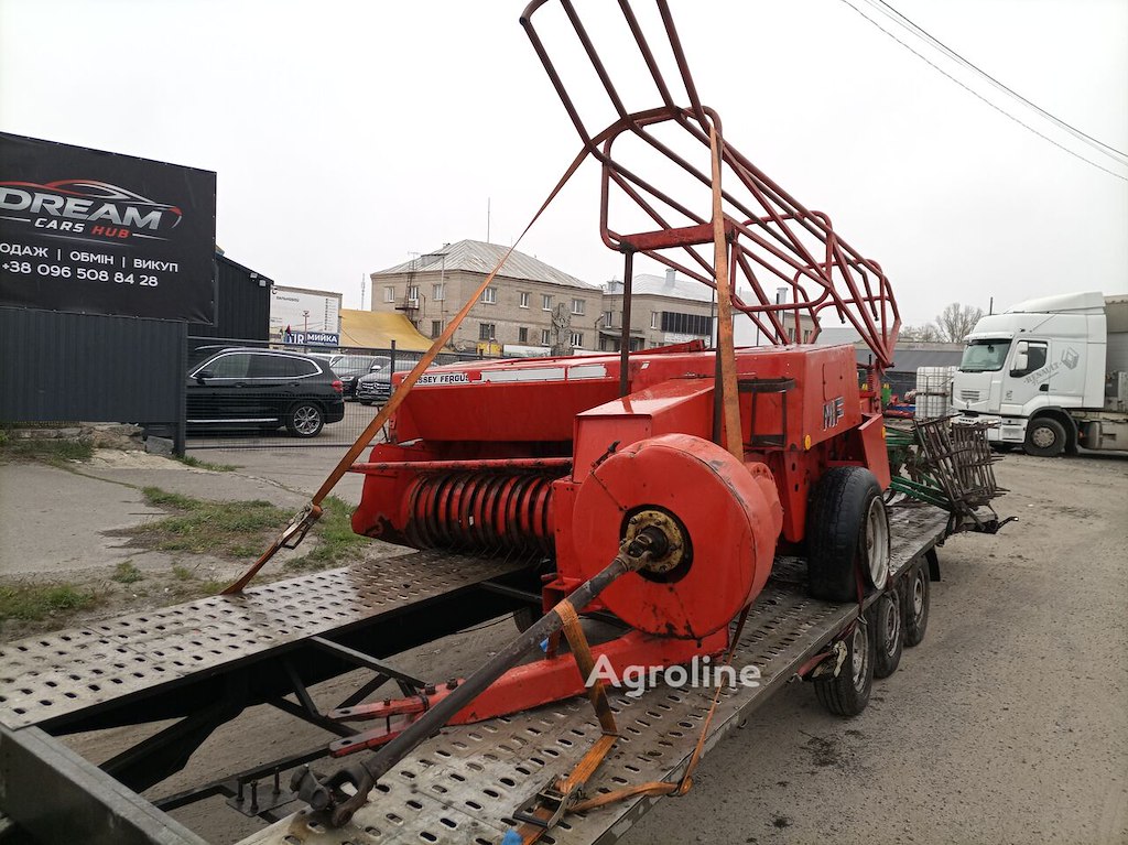 Massey Ferguson 220 balirka za četvrtaste bale