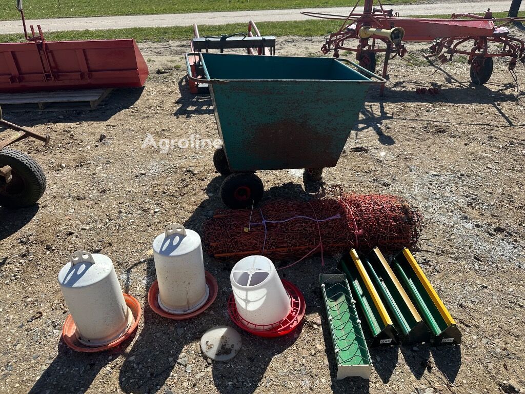Prodaje se Fodervogn med foder bakker hranilicu za stoku na aukciji