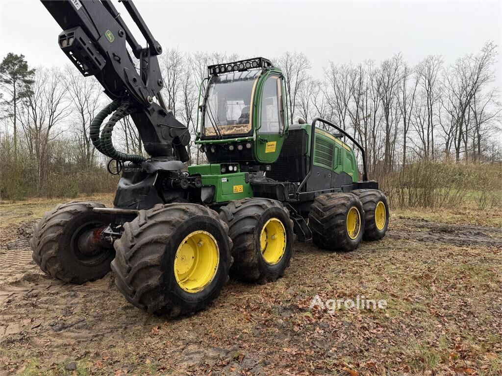 John Deere 1270E harvester