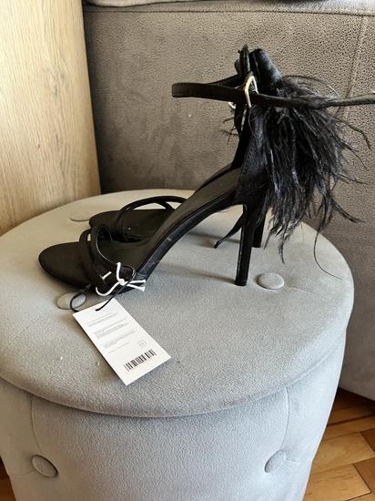 Nove sandale sa peruskama 37