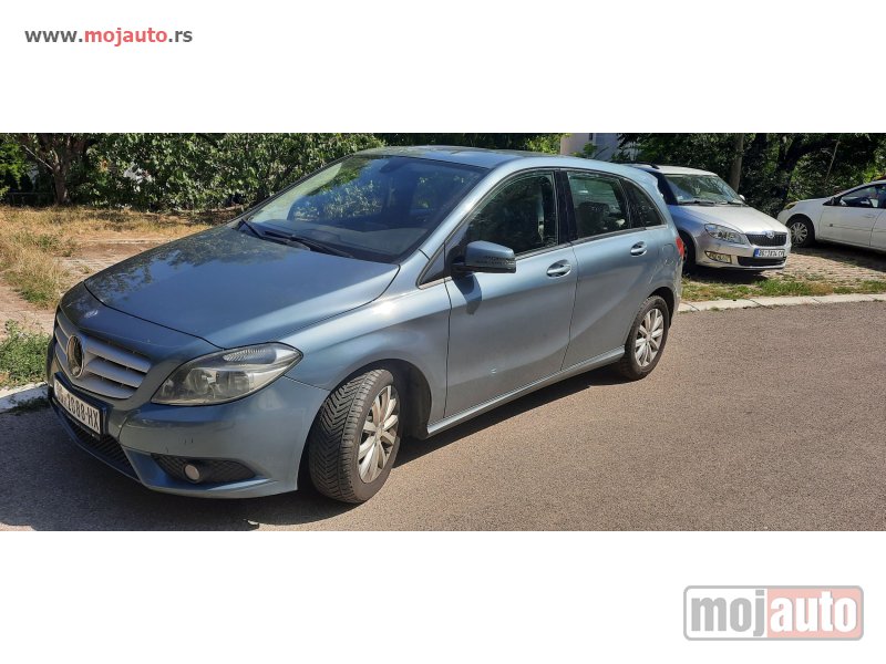 Mercedes B 180 servisna knjiga