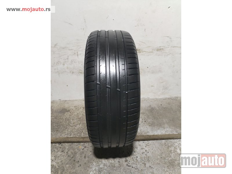 3626. Guma MICHELIN 19-ica, LETNJA 235/55, Šara 6.3 mm, DOT 0822