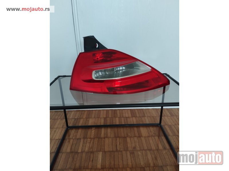 Leva stop lampa za reno megan 2 hečbek restajling