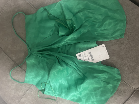 Nov zara top sa etiketom
