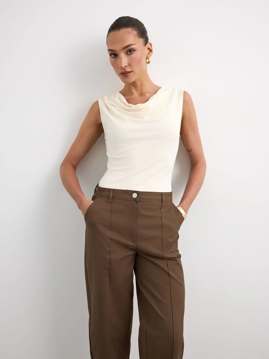 Bluza s drapiranim izrezom
