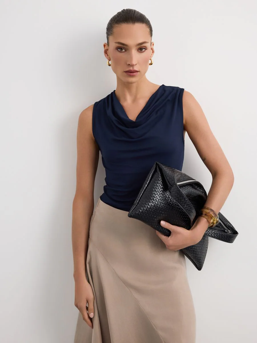 Bluza s drapiranim izrezom