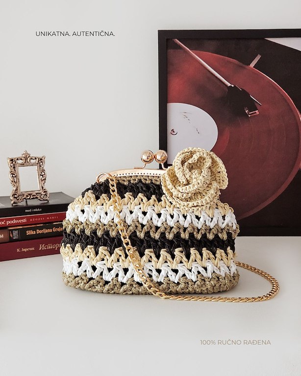Heklana clutch torba od rafije Pletena letnja torba Handmade clutch tašna sa heklanim cvetom
