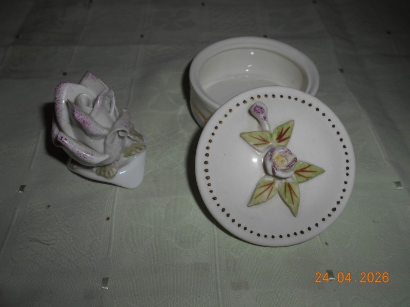 PRELEPO -Porcelan Zajecar satula i cvet staro