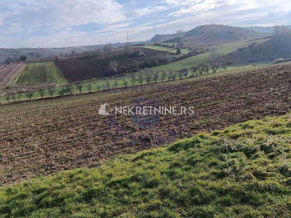 Poljoprivredno zemljište na potezu Cerat!
