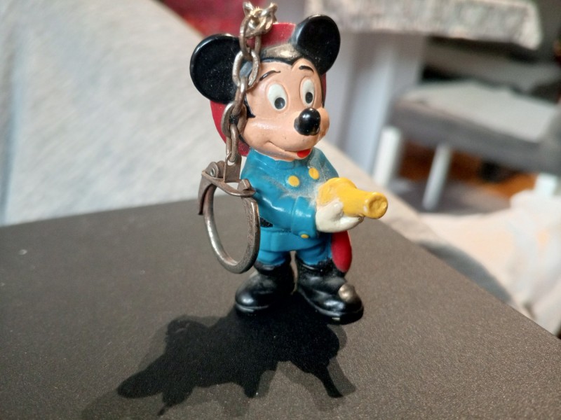 Mickey Mouse vatrogasni privezak za ključeve.
