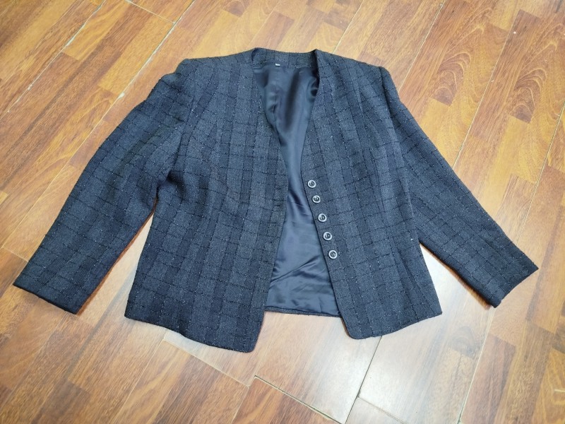 ELEGANTNI CRNI SAKO 44 XL