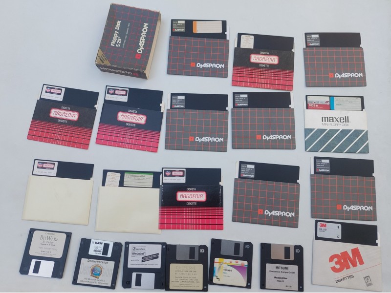 RETRO DISKETE IDE SVE SA SLIKA