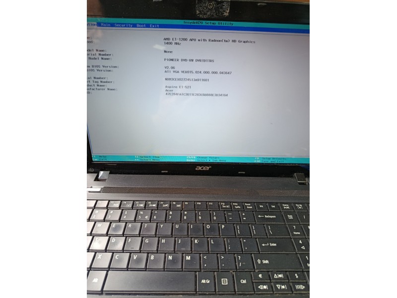 25 LAPTOP Acer Aspire E1-521