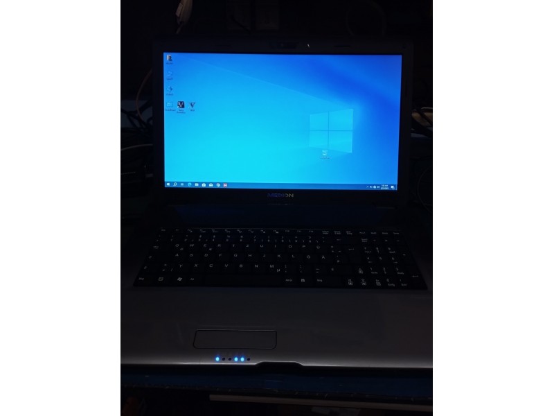 11. LAPTOP Medion E7216