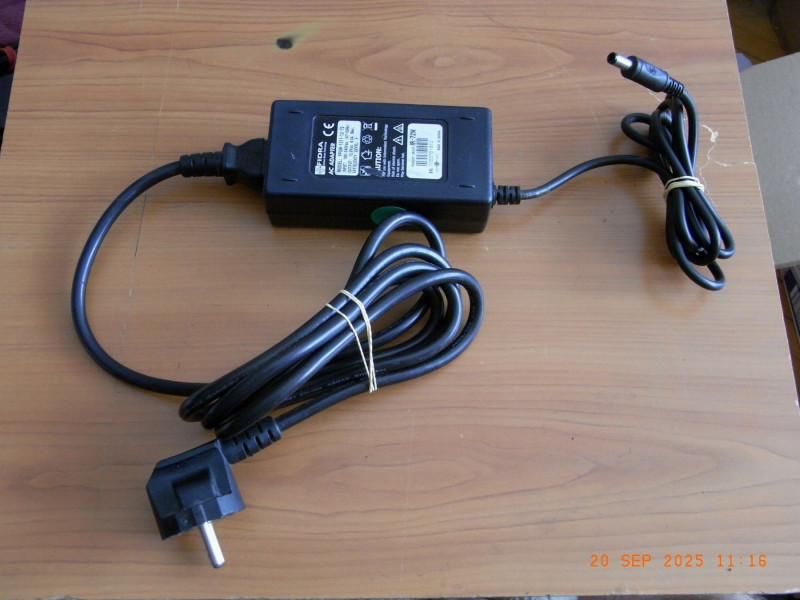Strujni adapter 12V-6A.