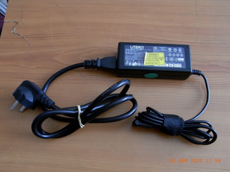 Strujni adapter 19V-3,42A.