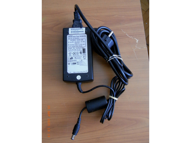 Strujni adapter 19V-3,16A.