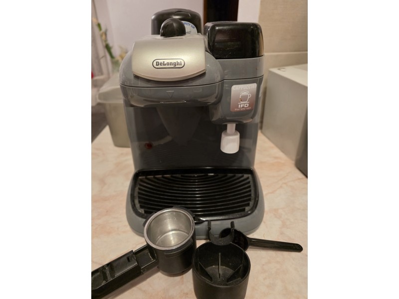 DeLonghi aparat za kafu EC8.1 - kao nov