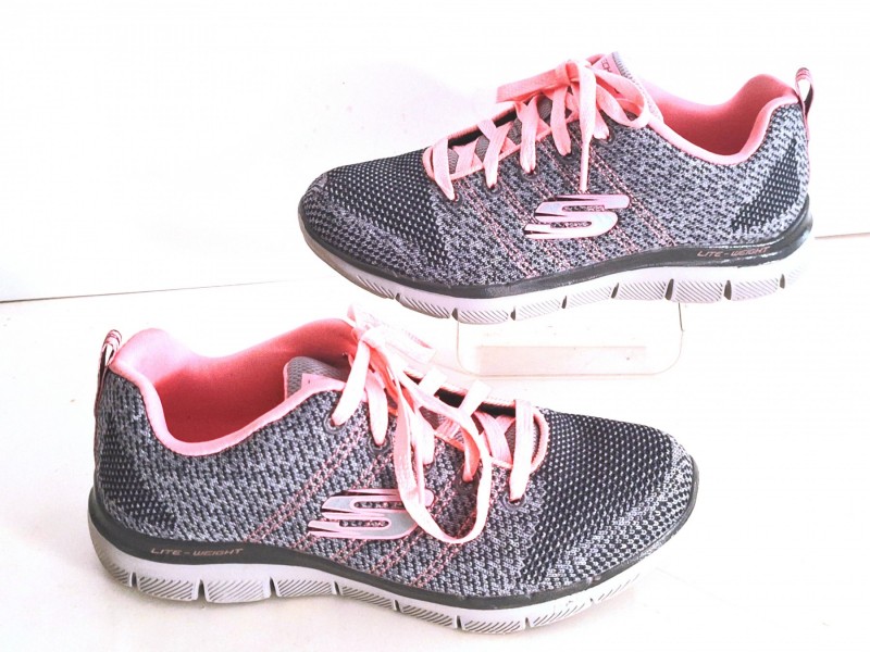 Kao NOVE ,,SKECHERS,, odlicne patike br.35