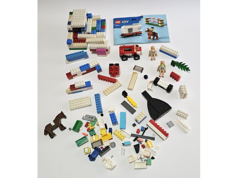Lot raznih figurica (Lego)