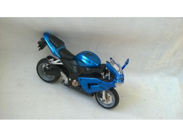 Motor Burago Kawasaki Ninja ZX 10R, 1:18,slomljen pr.de