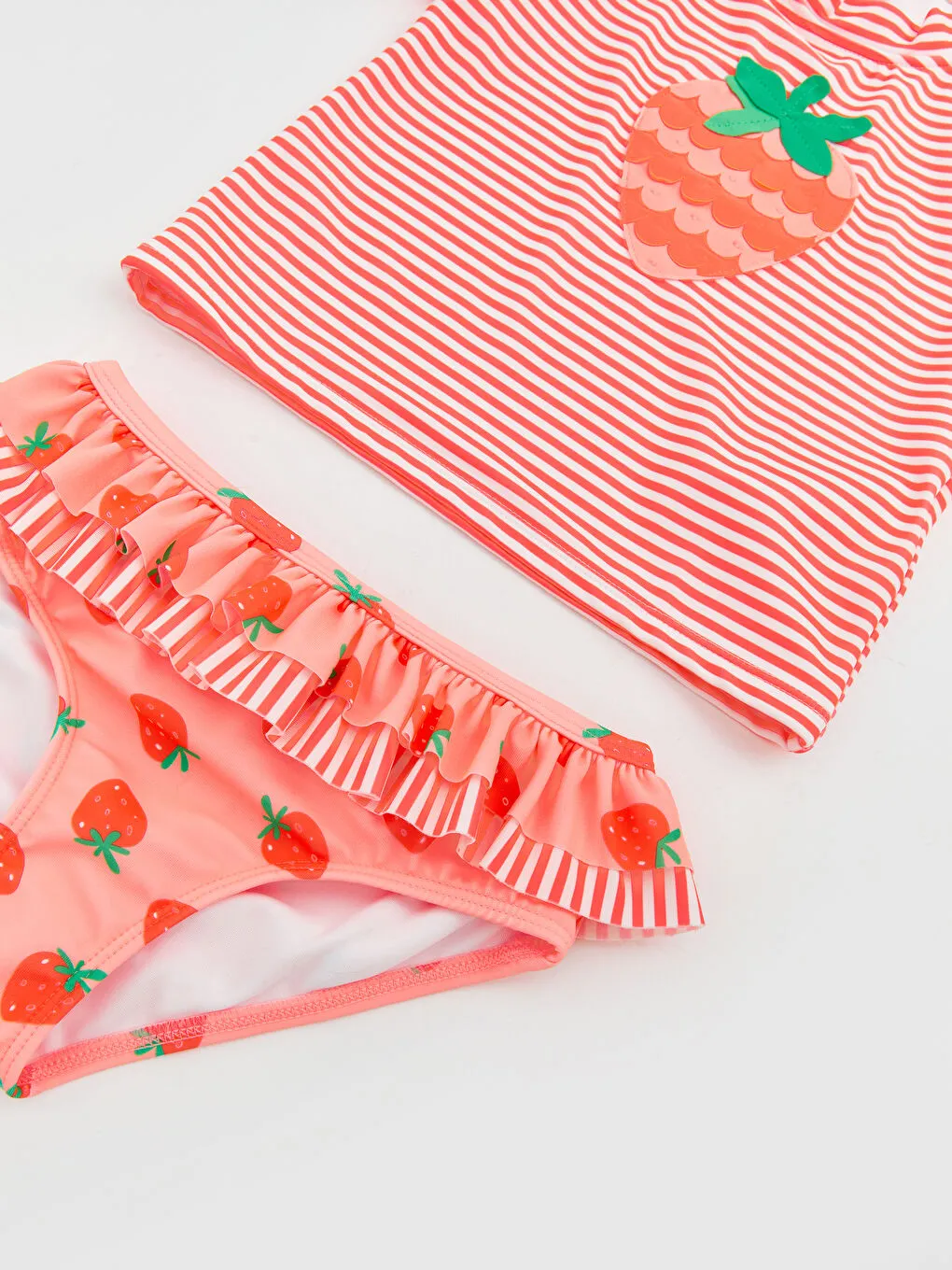 LCW Kids Bikini Set Za Devojčice Sa Jagoda Uzorkom