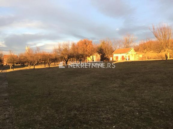 Boleč, uknjižen plac