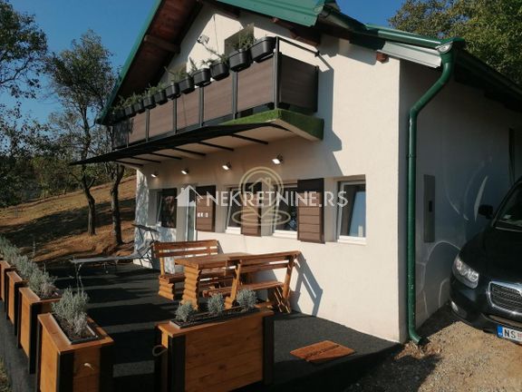 KUĆA NA PRODAJU SREMSKA KAMENICA – ČETVOROSOBNA KUĆA 92m² NA PLACU OD 507m² – NOVA, NAMEŠTENA, ODLIČNA LOKACIJA