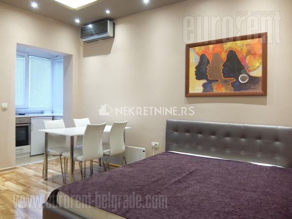 #42384, Izdavanje, Stan, CRVENI KRST, 400 EUR