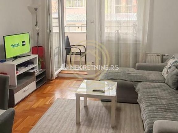 Novi Sad – Dvosoban stan 38 m², Grbavica, novogradnja, luksuzno opremljen, terasa, lift