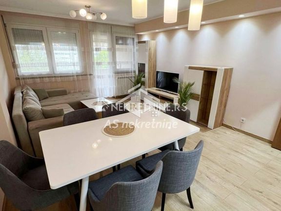 Novi Beograd, Blok 38, 4.0 stan, 75m2, 1400 EUR