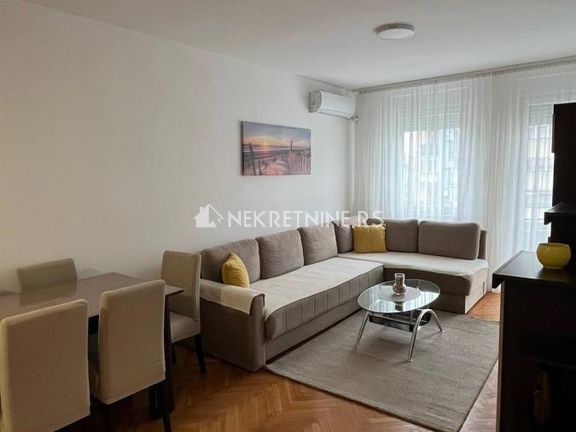 Izdavanje dvosobnog stana – Nova Detelinara, 46m²