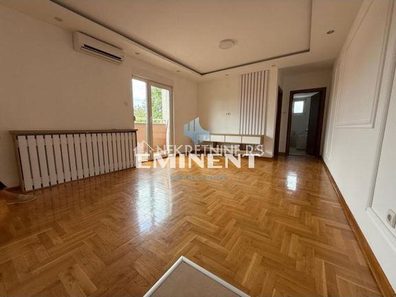 Zemun, Prvomajska, Železnička , 6.0, 126m2, 800 EUR