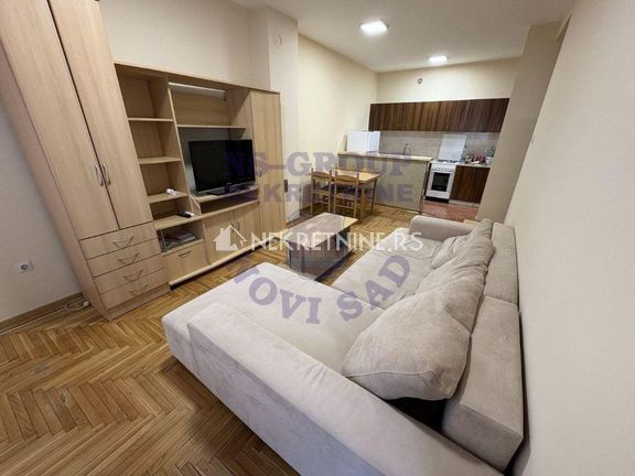 Odličan dvosoban stan na Bulevaru