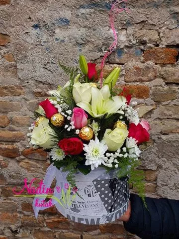 RAZNO CVEĆE U KUTIJI K147